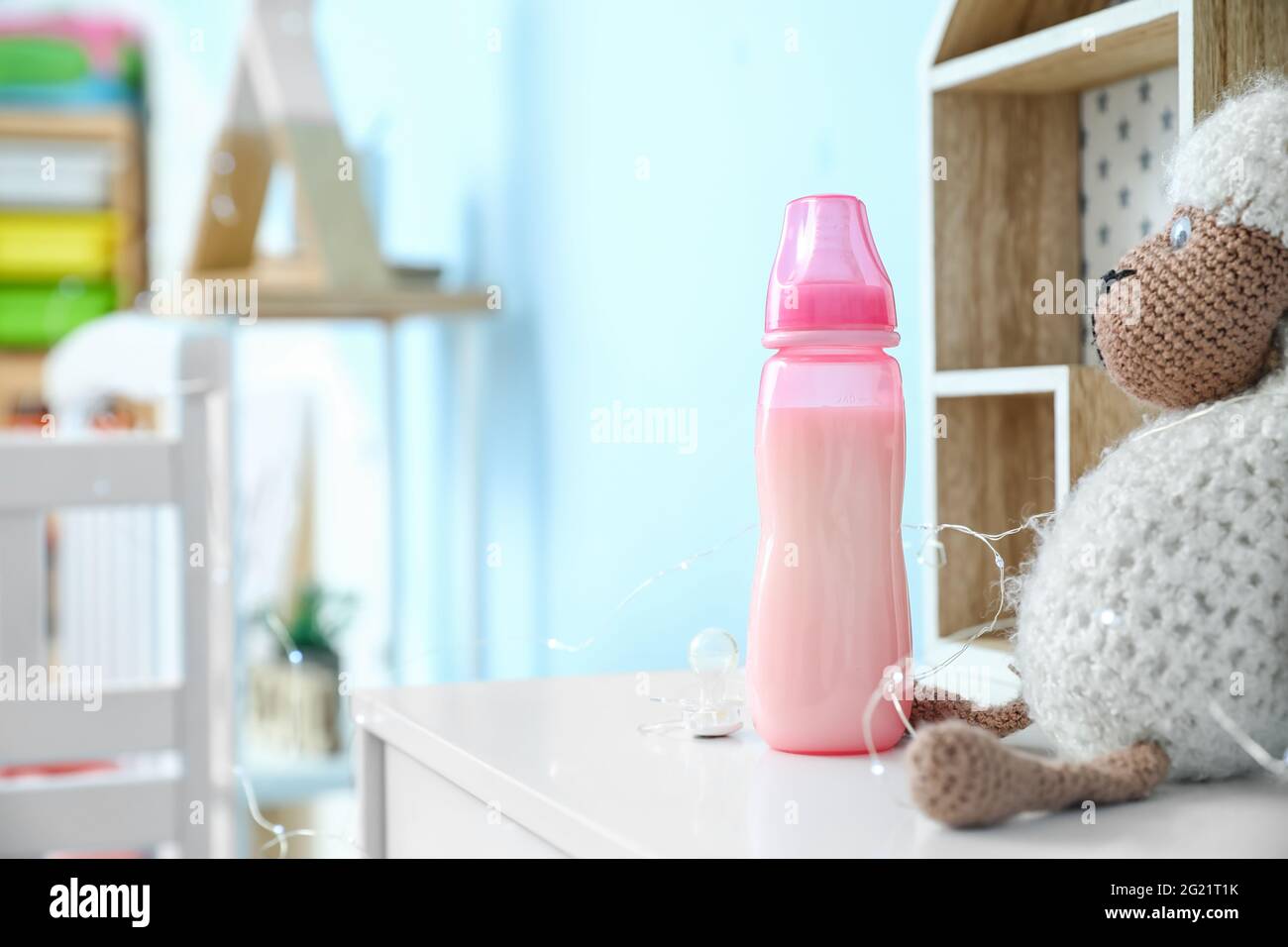Baby formula milk on shelf hi-res stock photography and images - Alamy