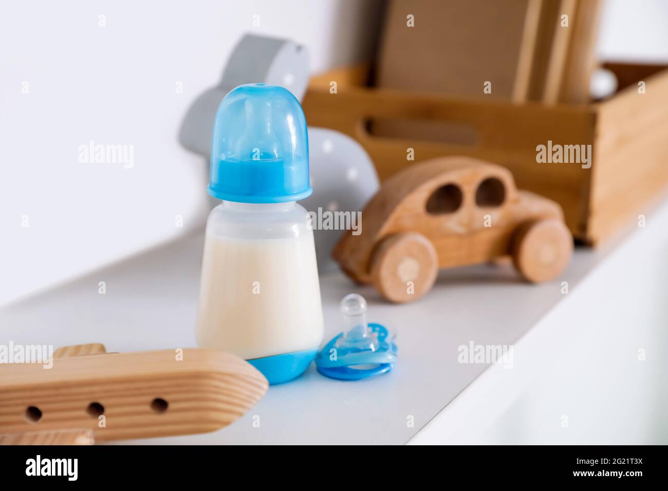 Baby formula on shelf hi-res stock photography and images - Alamy