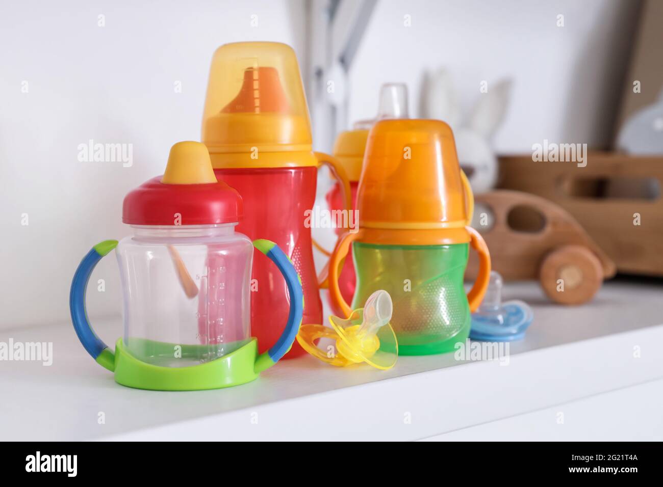 Baby formula on shelf hi-res stock photography and images - Alamy