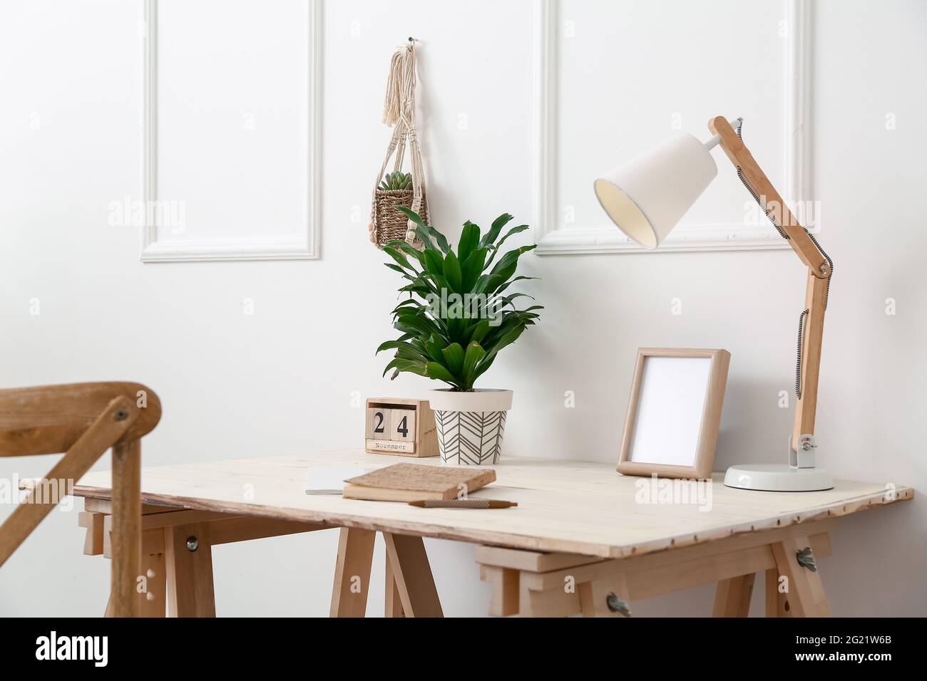 Modern workplace near light hi-res stock photography and images - Alamy