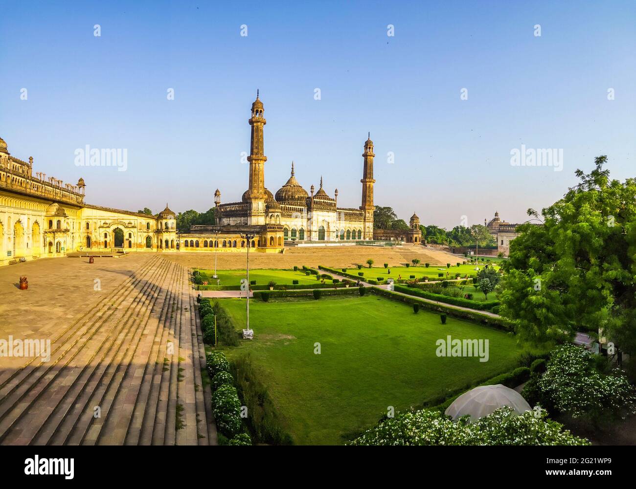Bara Imambara and Rumi Darwaza Stock Photo - Alamy