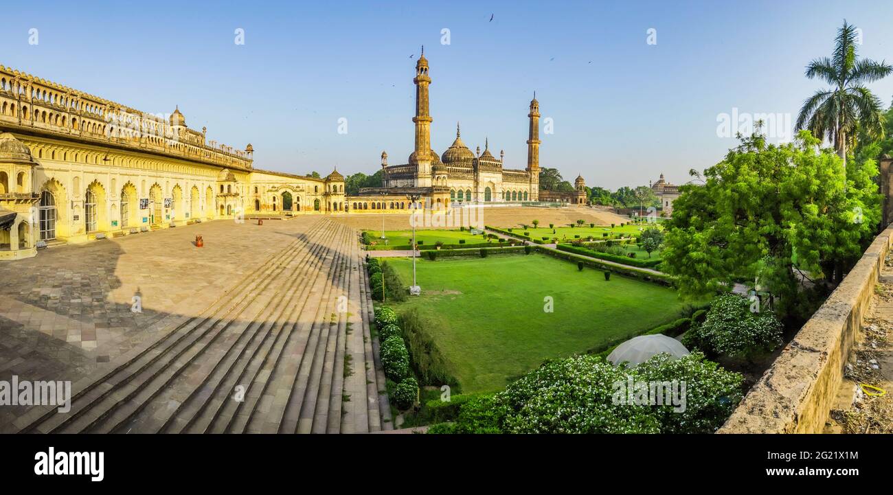 Bara Imambara and Rumi Darwaza Stock Photo - Alamy