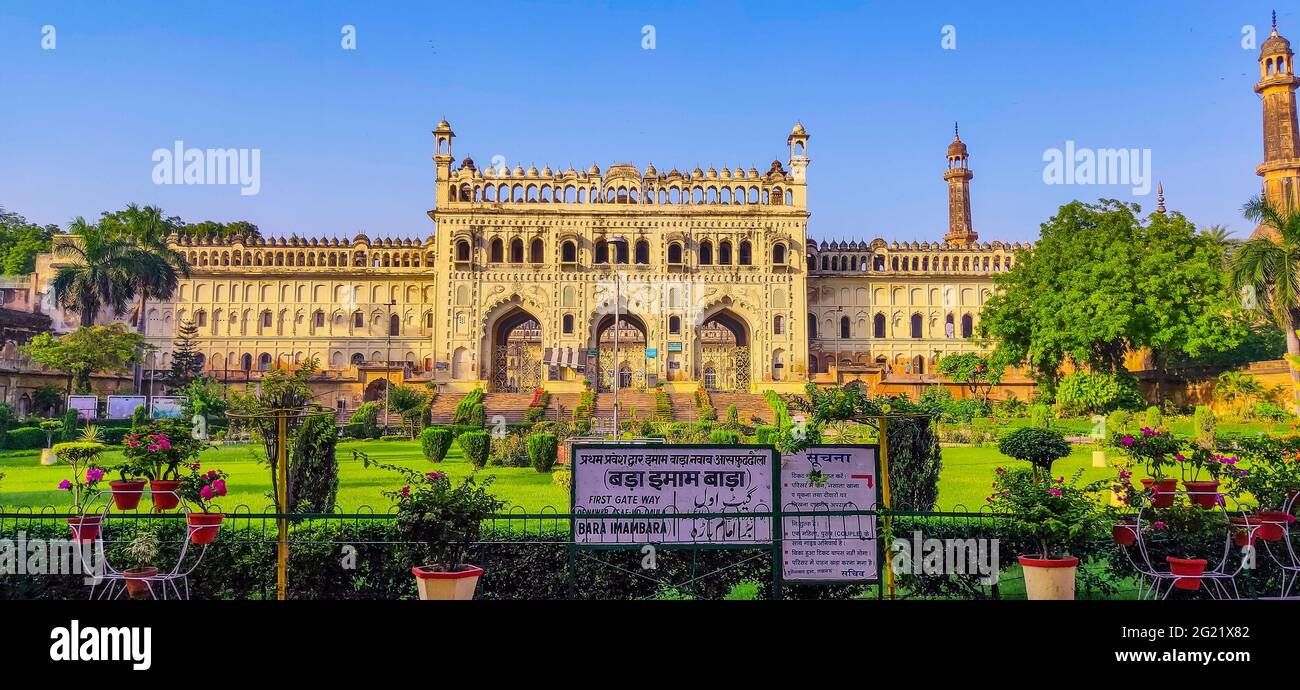 Bara Imambara and Rumi Darwaza Stock Photo - Alamy