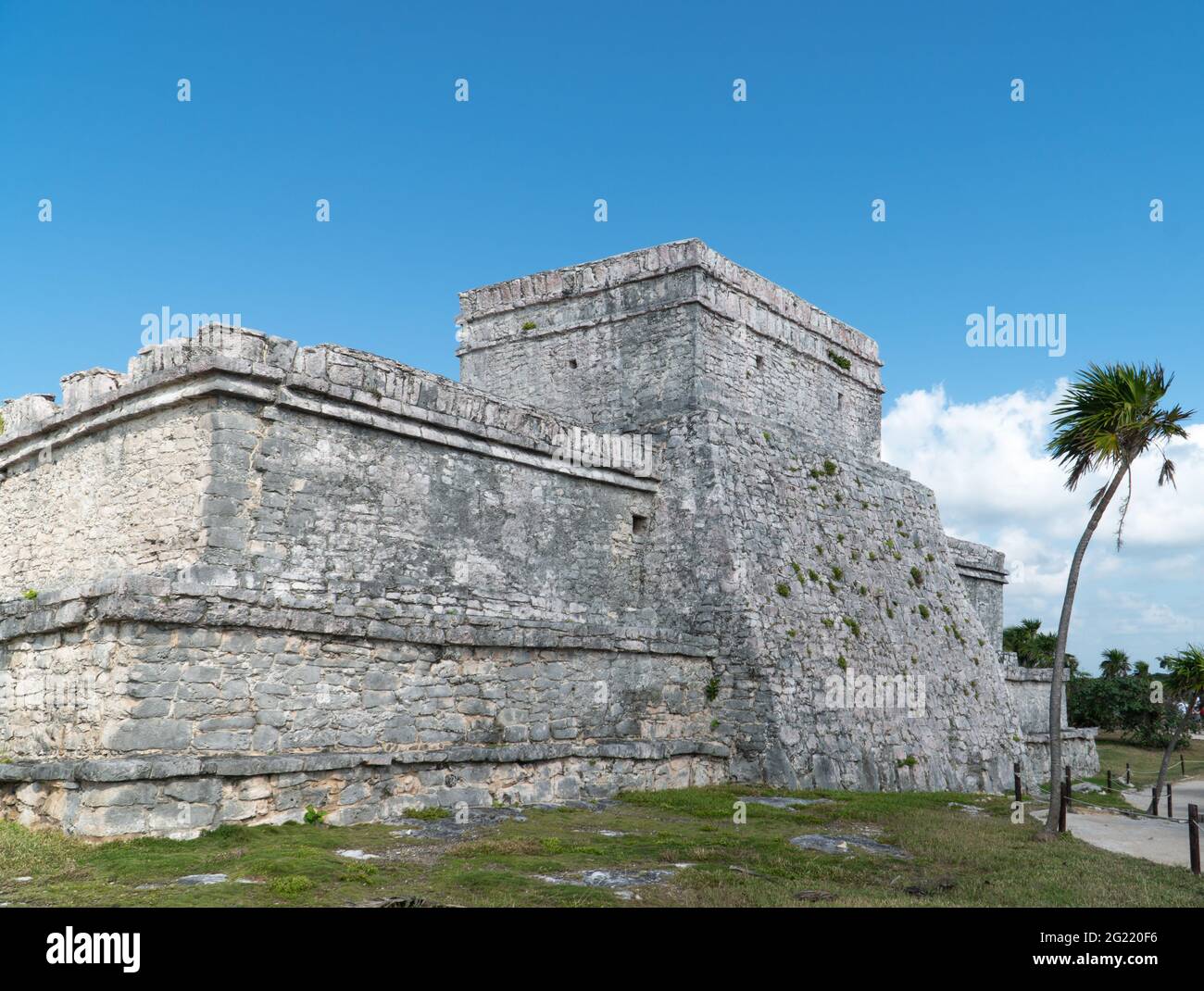Pyramid of tulum hi-res stock photography and images - Alamy