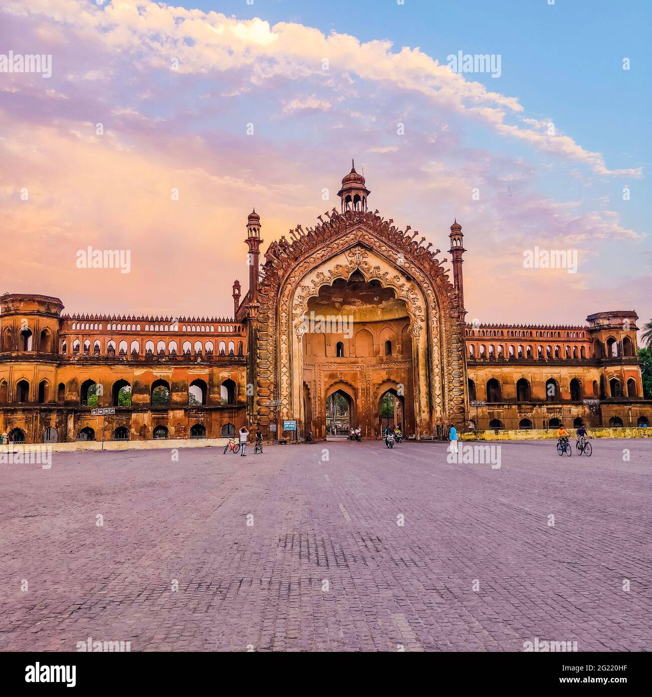 Bara Imambara and Rumi Darwaza Stock Photo - Alamy