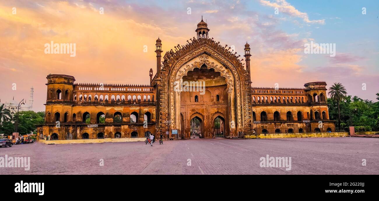 Bara Imambara and Rumi Darwaza Stock Photo - Alamy