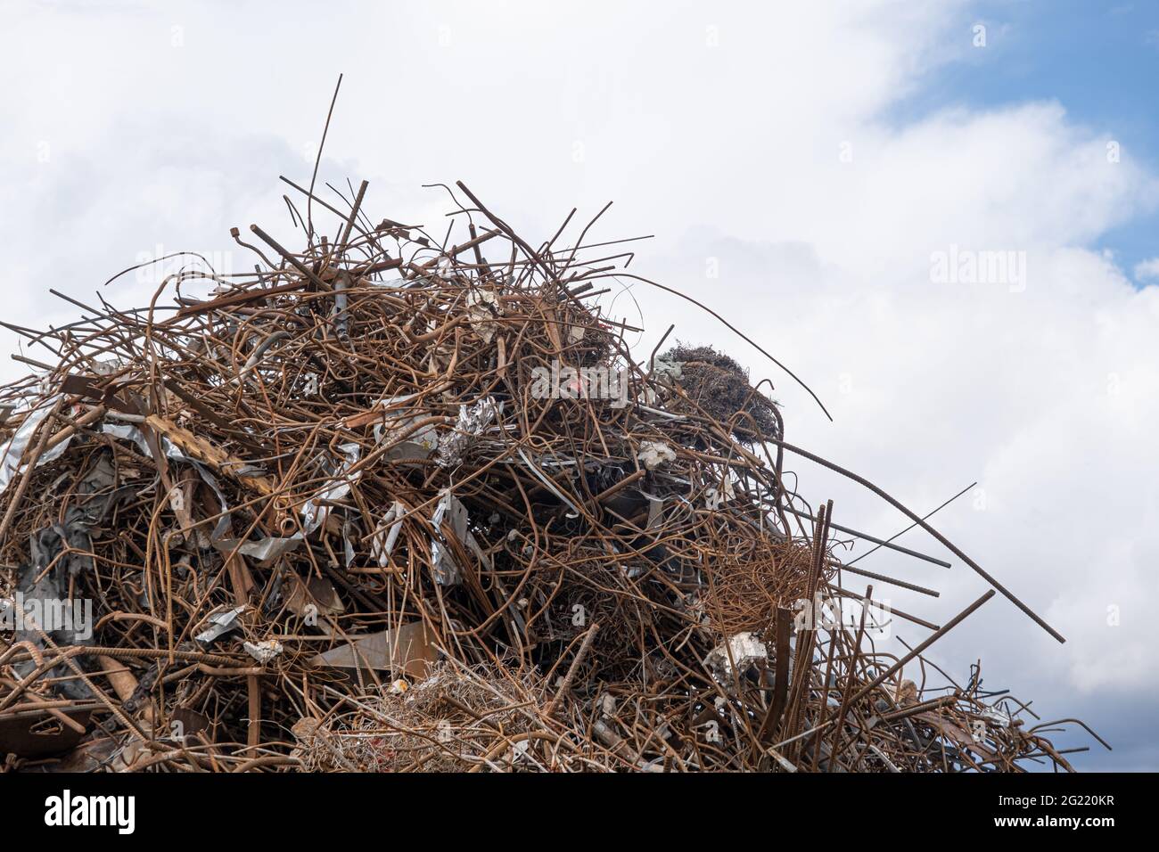 Pile of metal bars hi-res stock photography and images - Alamy