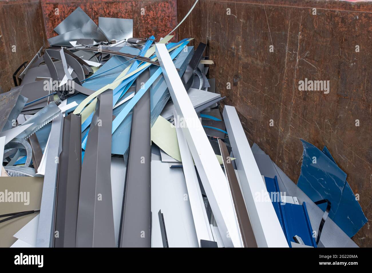 Yard waste bin hi-res stock photography and images - Alamy
