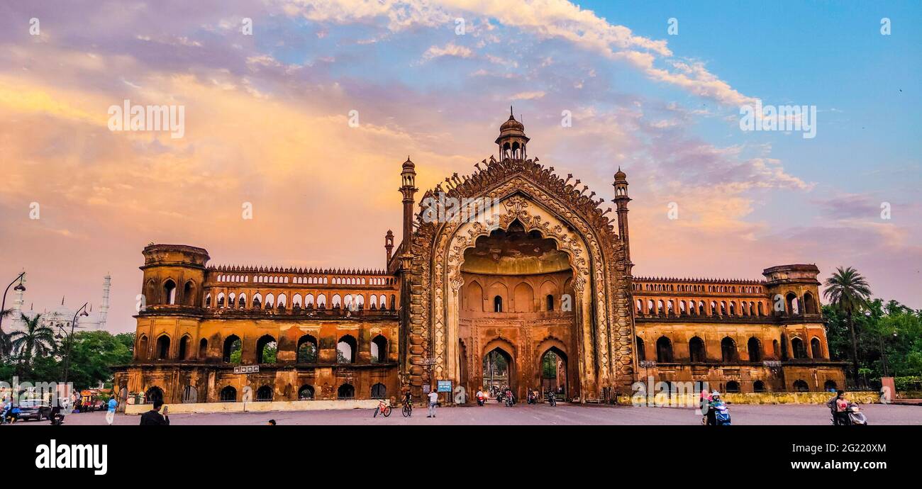 Bara Imambara and Rumi Darwaza Stock Photo - Alamy