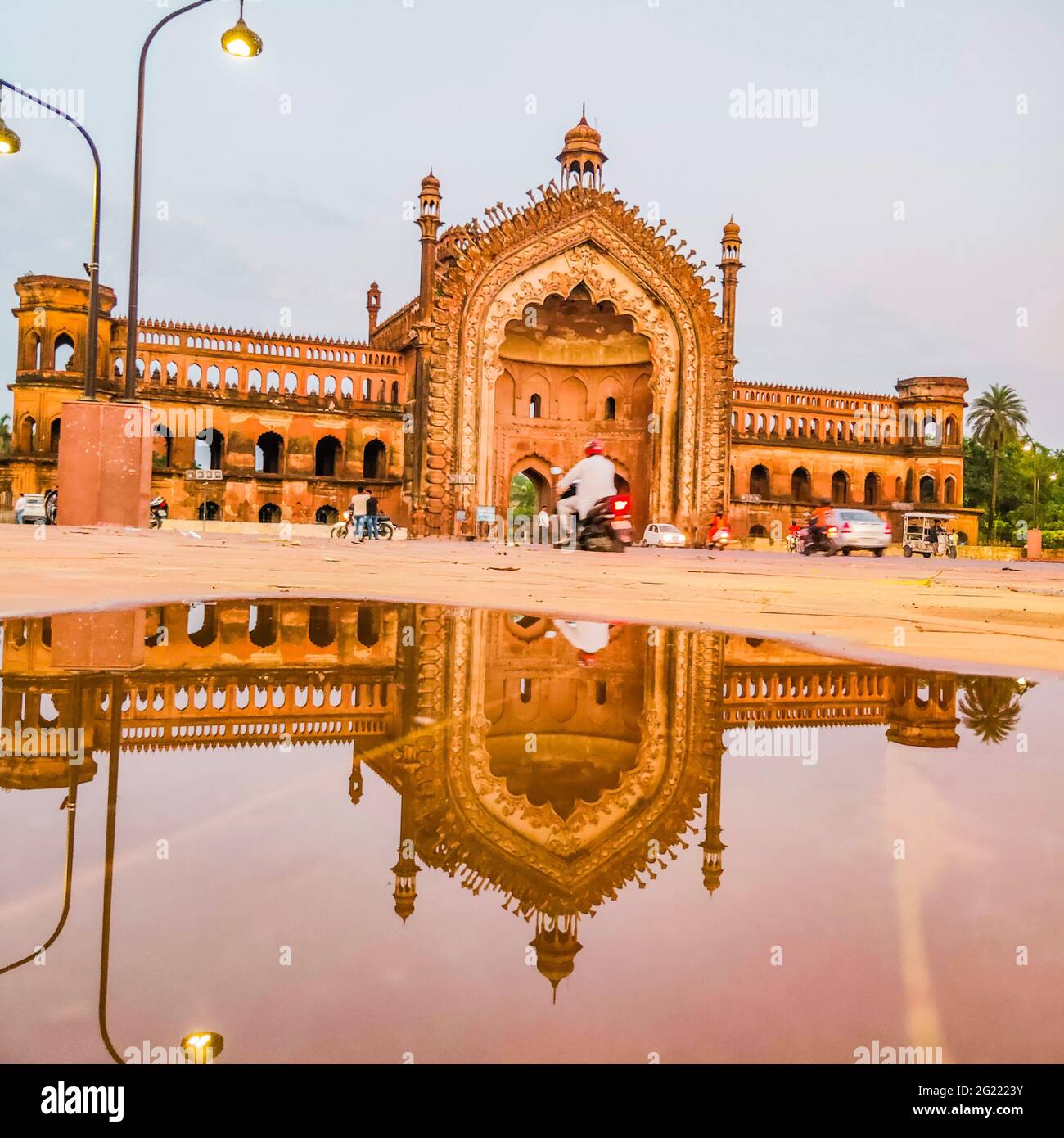 Bara Imambara and Rumi Darwaza Stock Photo - Alamy