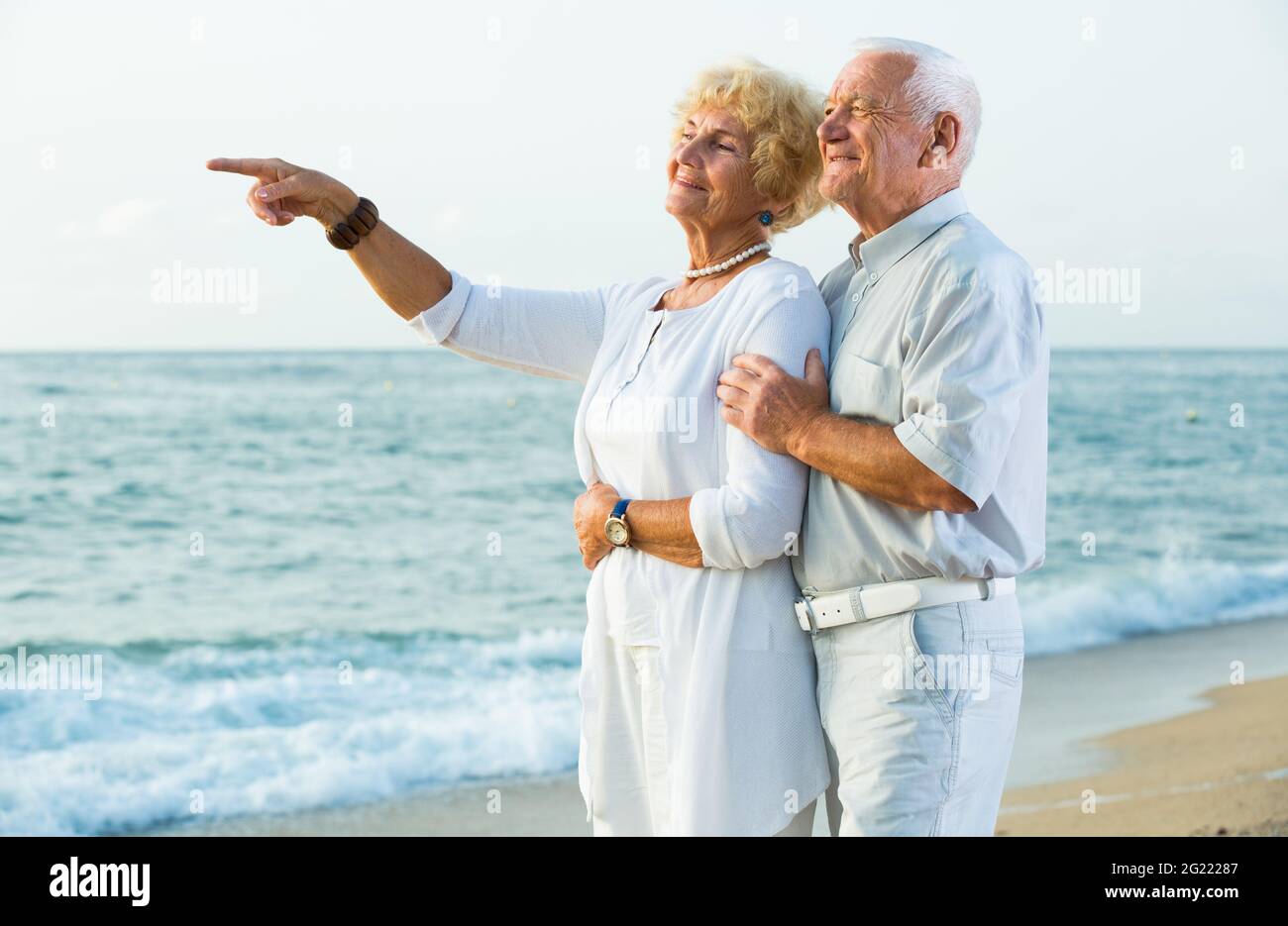 Mature couple pointing beach hi-res stock photography and images - Alamy