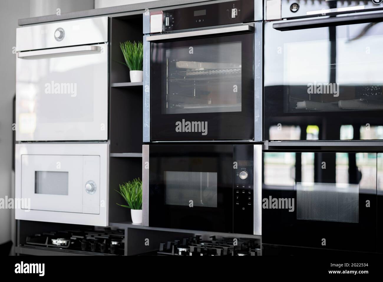 Commercial ovens hi-res stock photography and images - Alamy