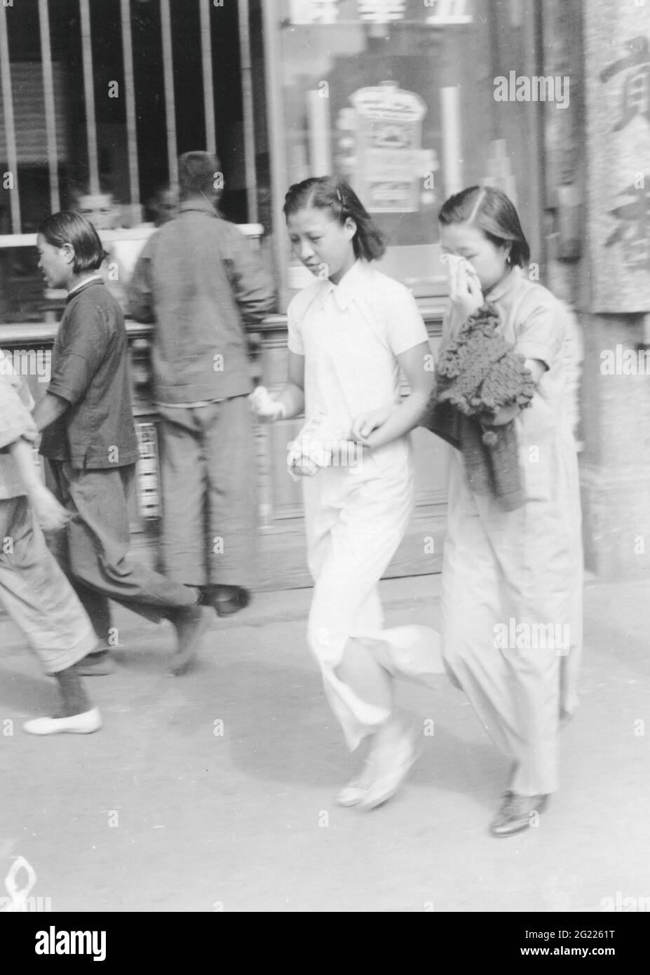 geography/travel, China, Shanghai, people, two young Chinese Women ...