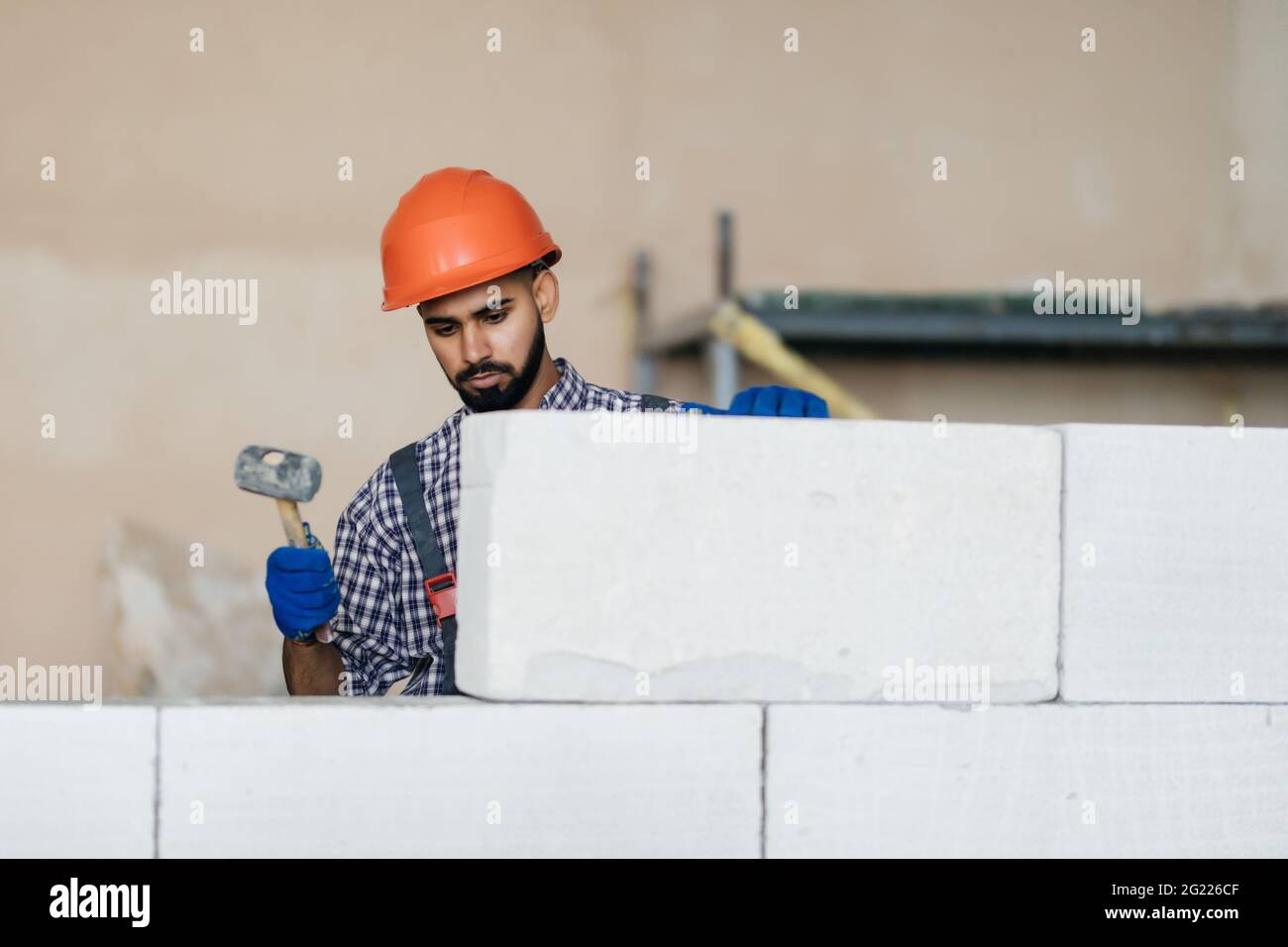 bricklayer builder working with autoclaved aerated concrete blocks ...