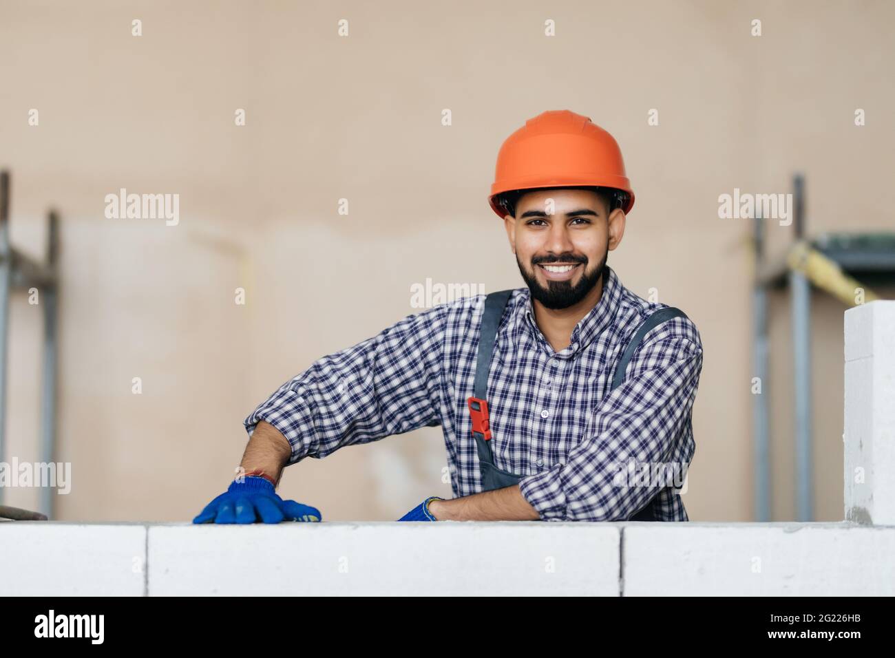 bricklayer builder working with autoclaved aerated concrete blocks ...