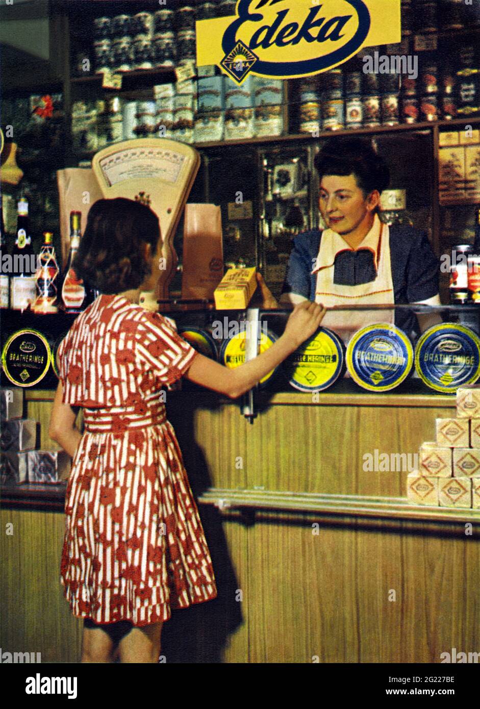 1940s grocery store hi-res stock photography and images - Alamy