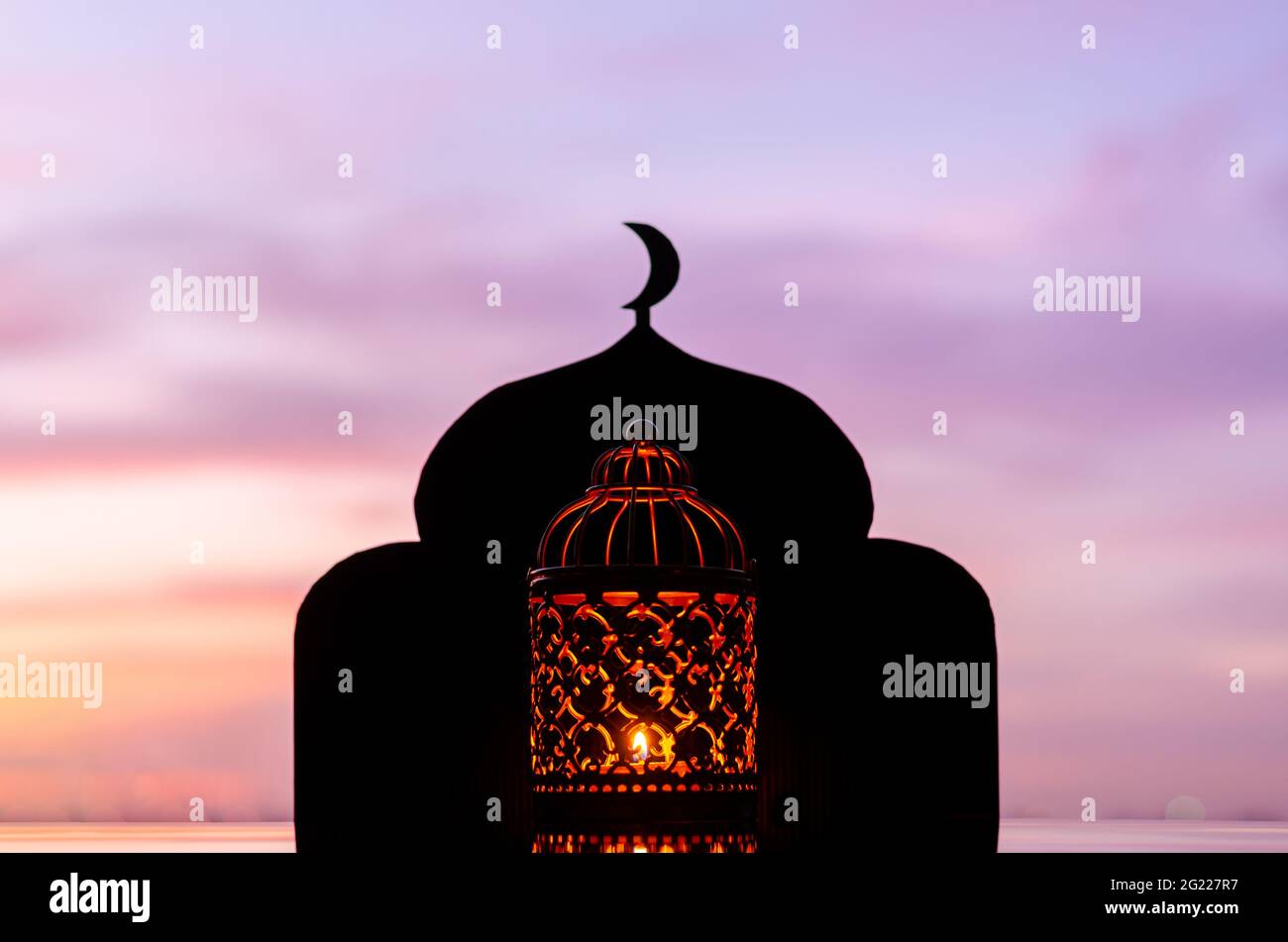 Islamic crescent on top mosque hi-res stock photography and images - Alamy