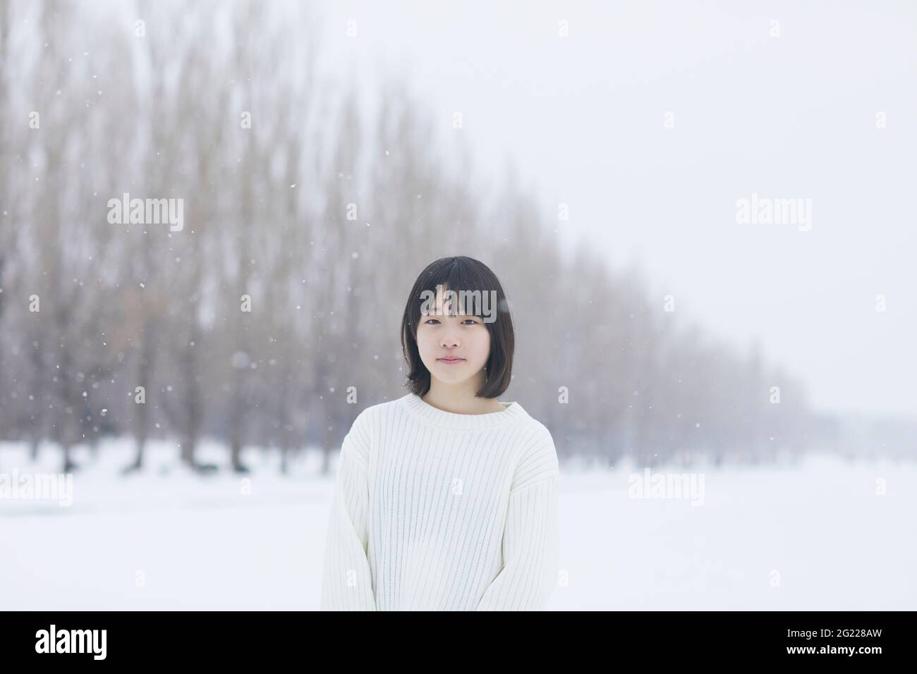 Young Japanese girl in the snow Stock Photo - Alamy