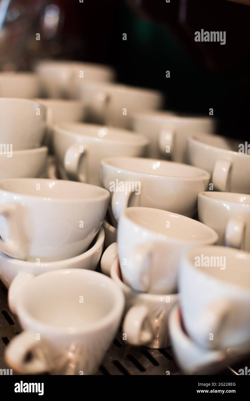 Group empty white cups hi-res stock photography and images - Alamy