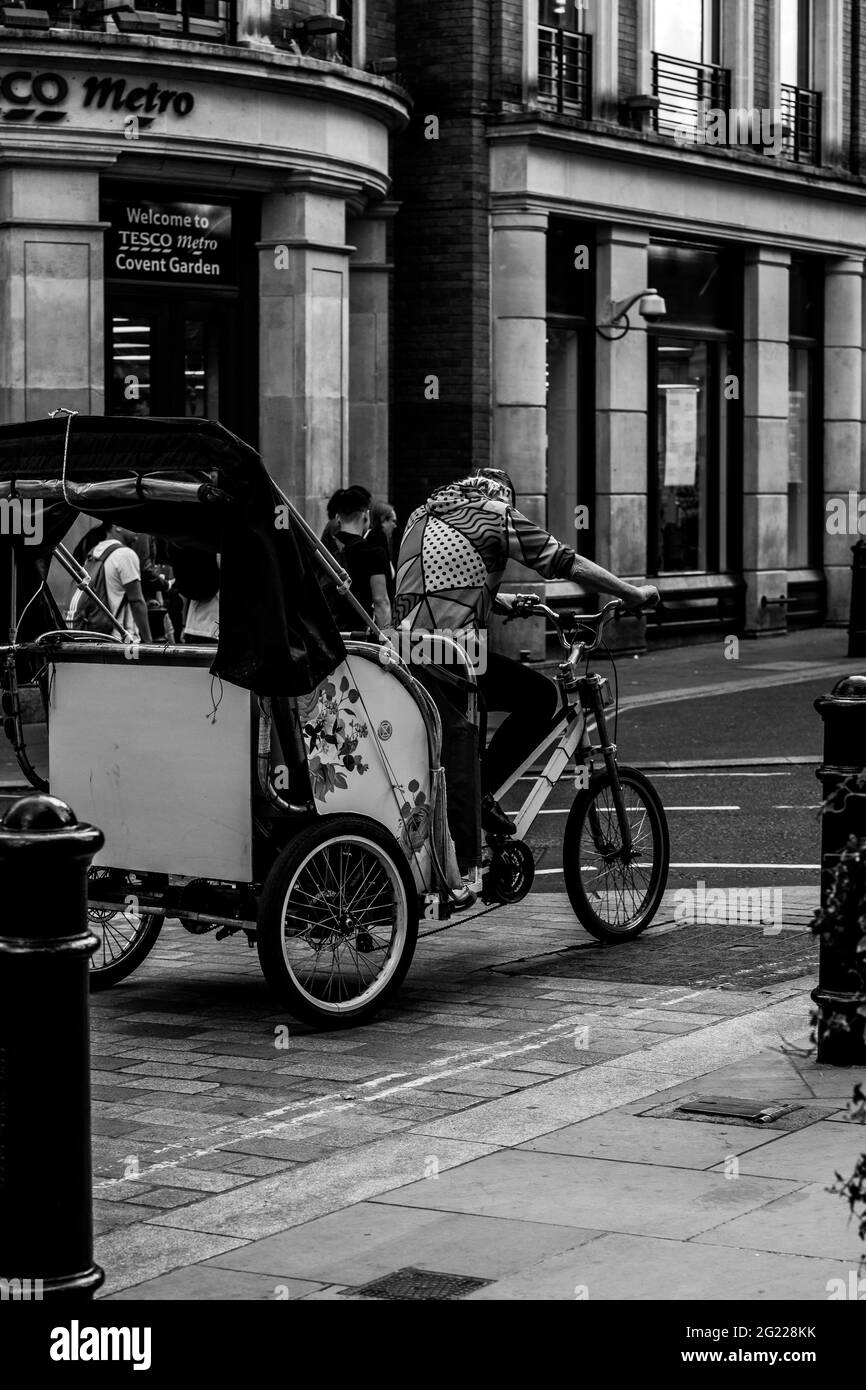 Street musicians london Black and White Stock Photos & Images - Alamy