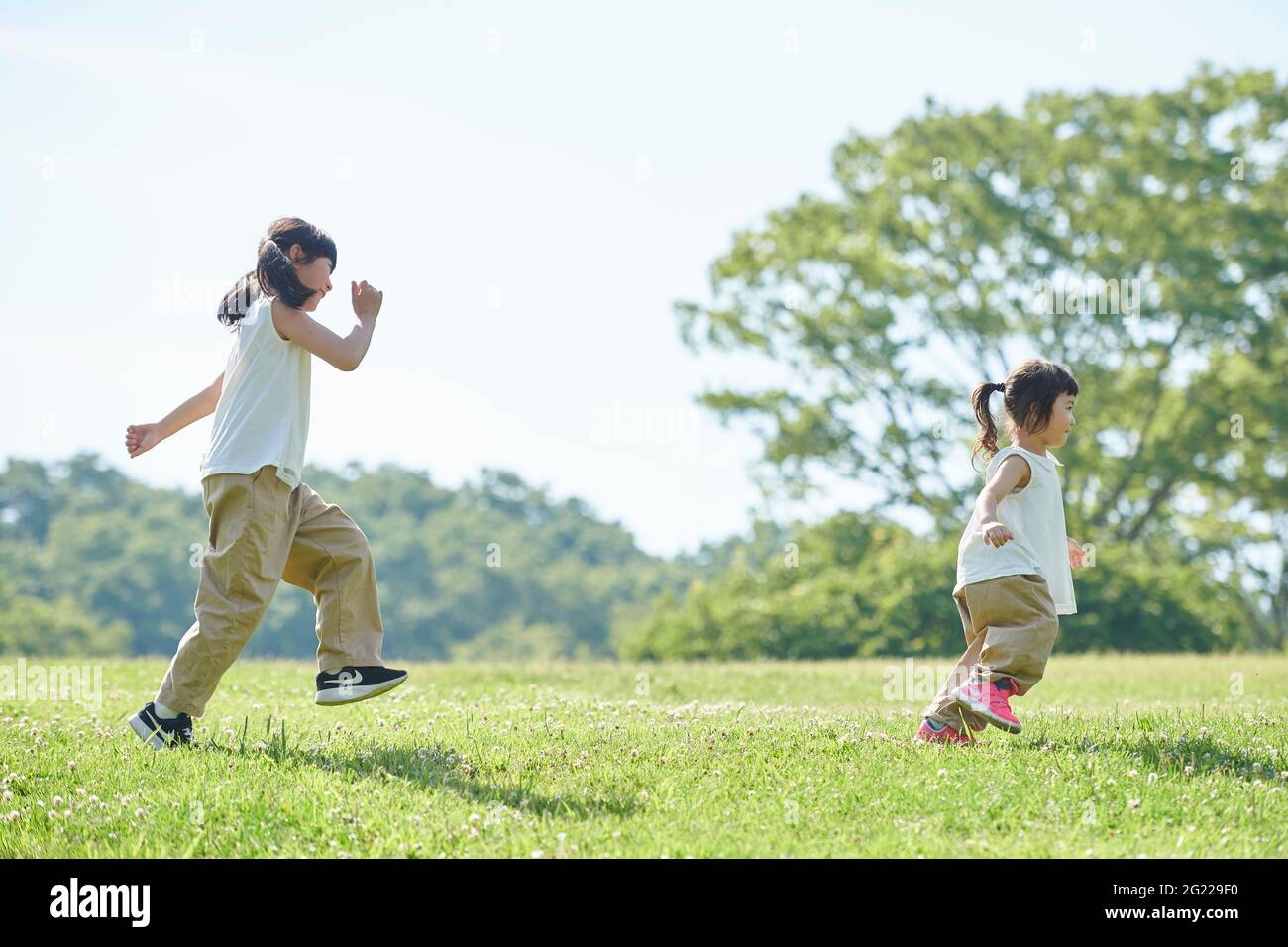 Matching japanese child children hi-res stock photography and images ...