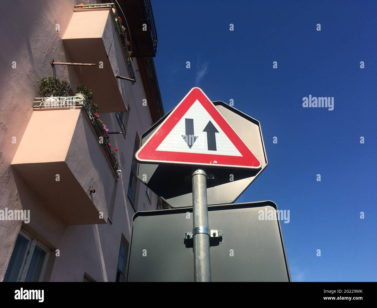 Two way street hi-res stock photography and images - Alamy