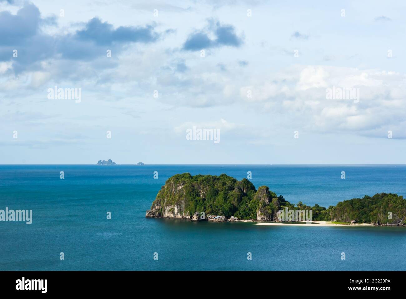 Tropical remote island in the ocean,Thailand Stock Photo - Alamy