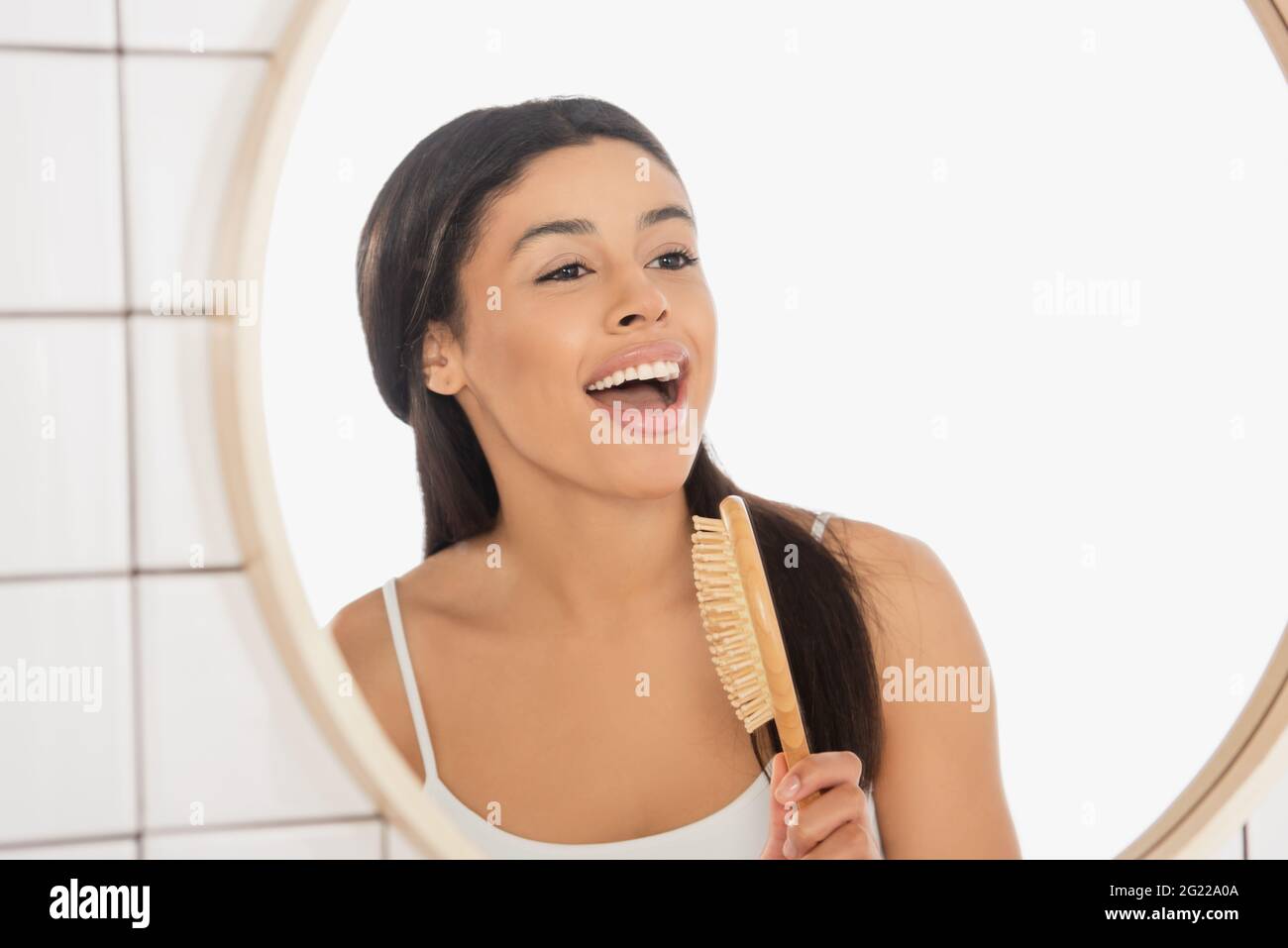 Singing in the bathroom hi-res stock photography and images - Alamy