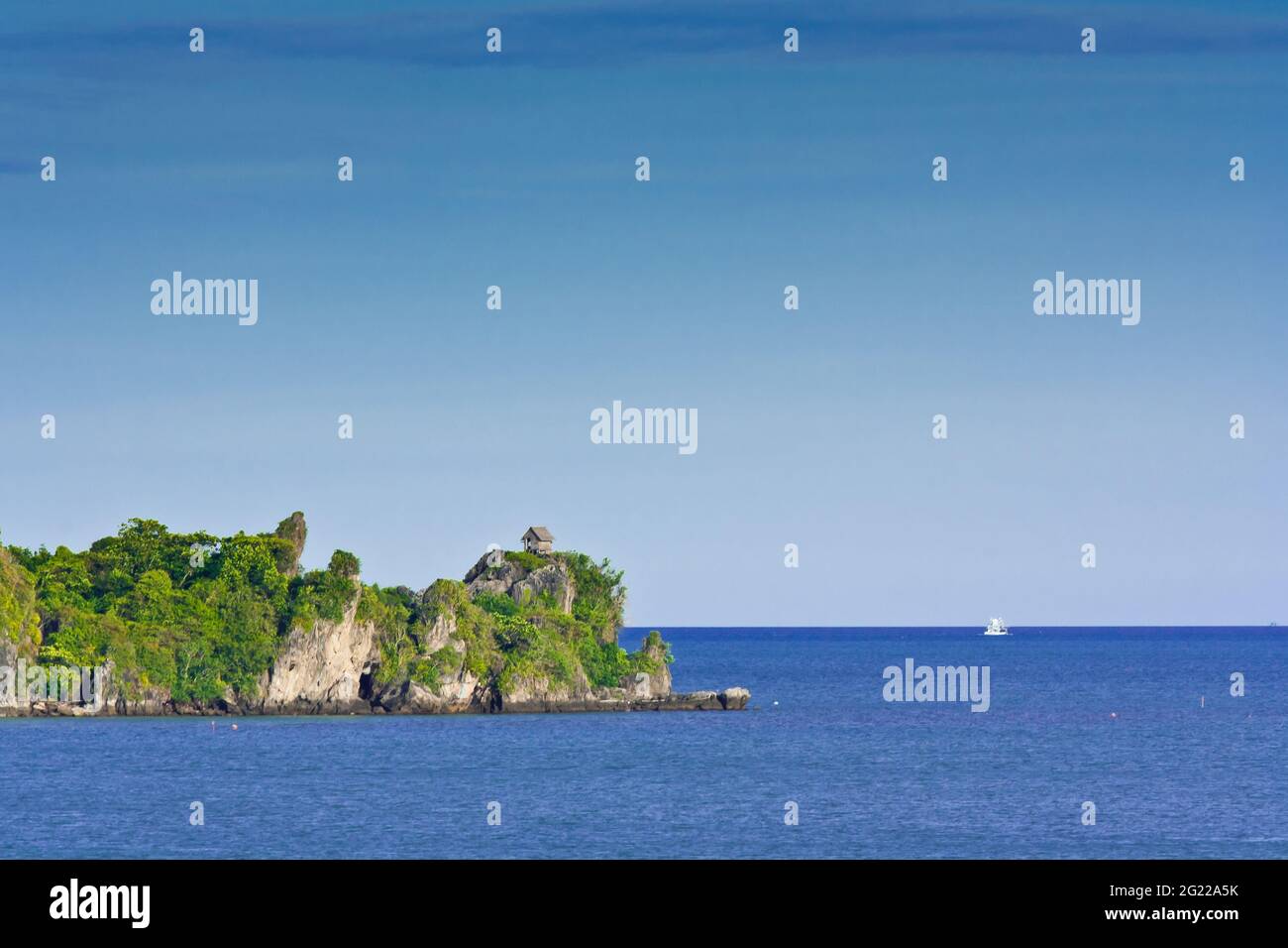Tropical remote island in the ocean,Thailand Stock Photo - Alamy