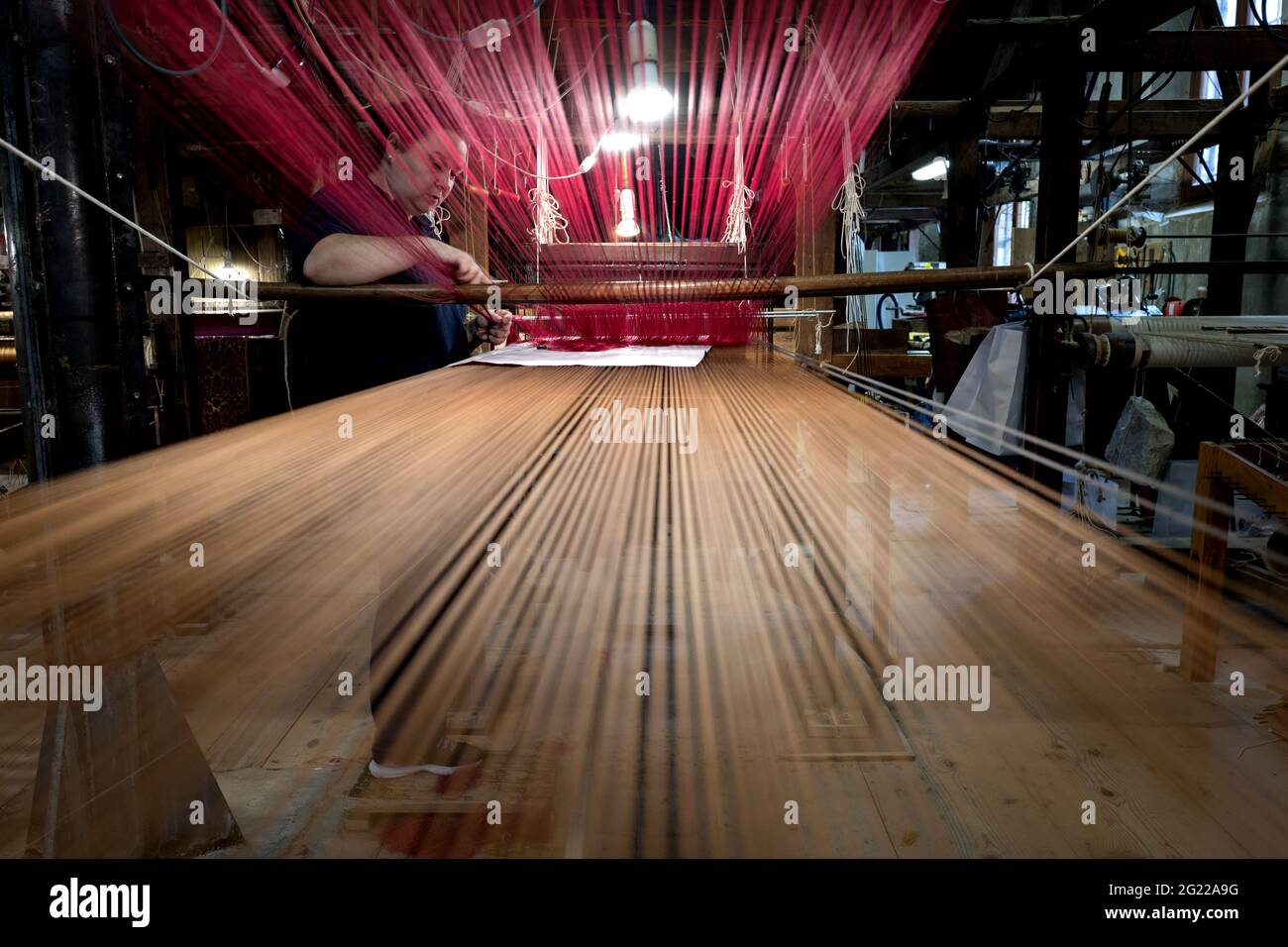 Cotton weaving loom hi-res stock photography and images - Alamy