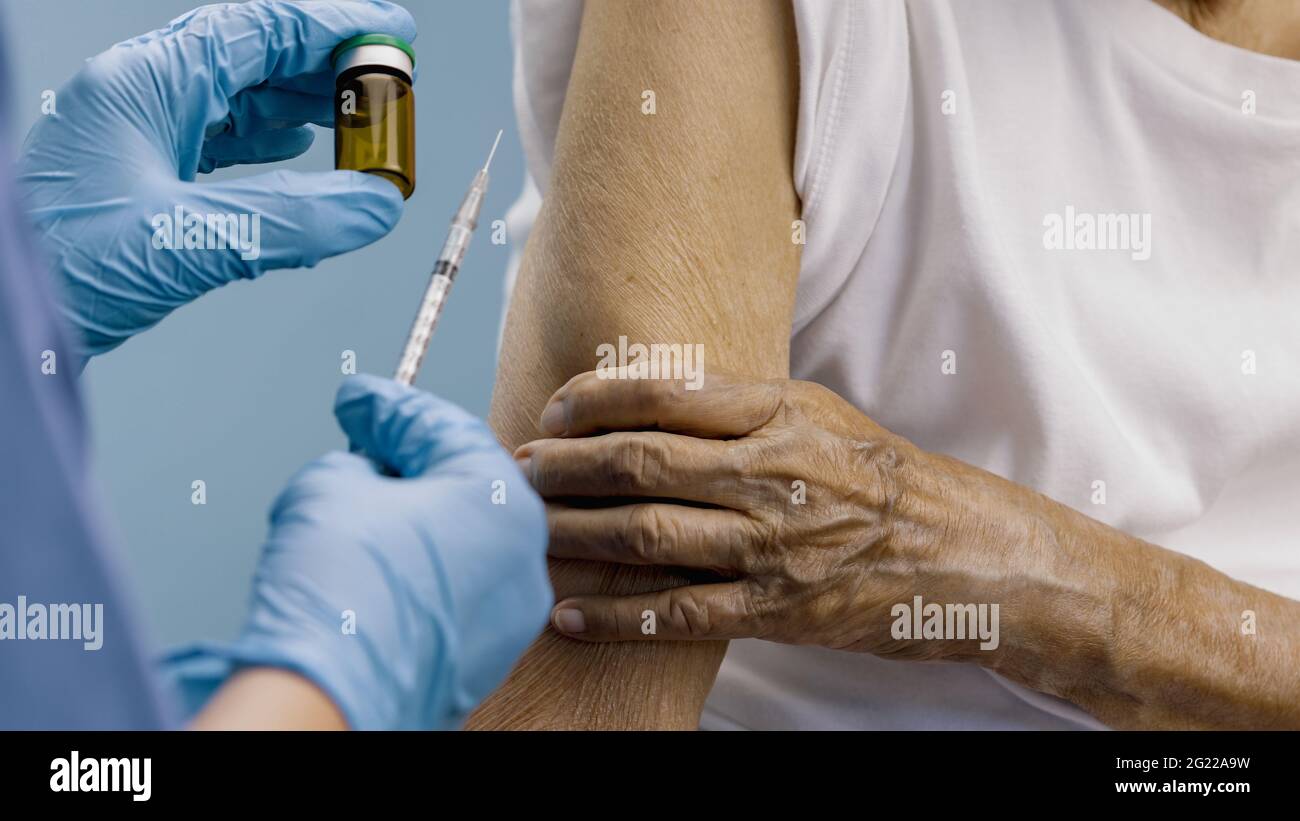 Indian doctor injection hi-res stock photography and images - Alamy