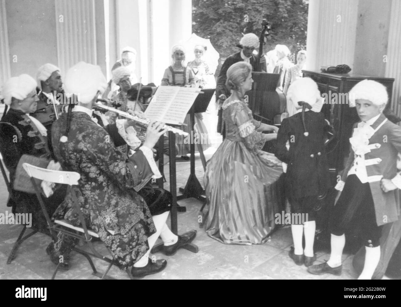 music, chamber music, musicians in rococo costumes, Rheinsberg Castle ...