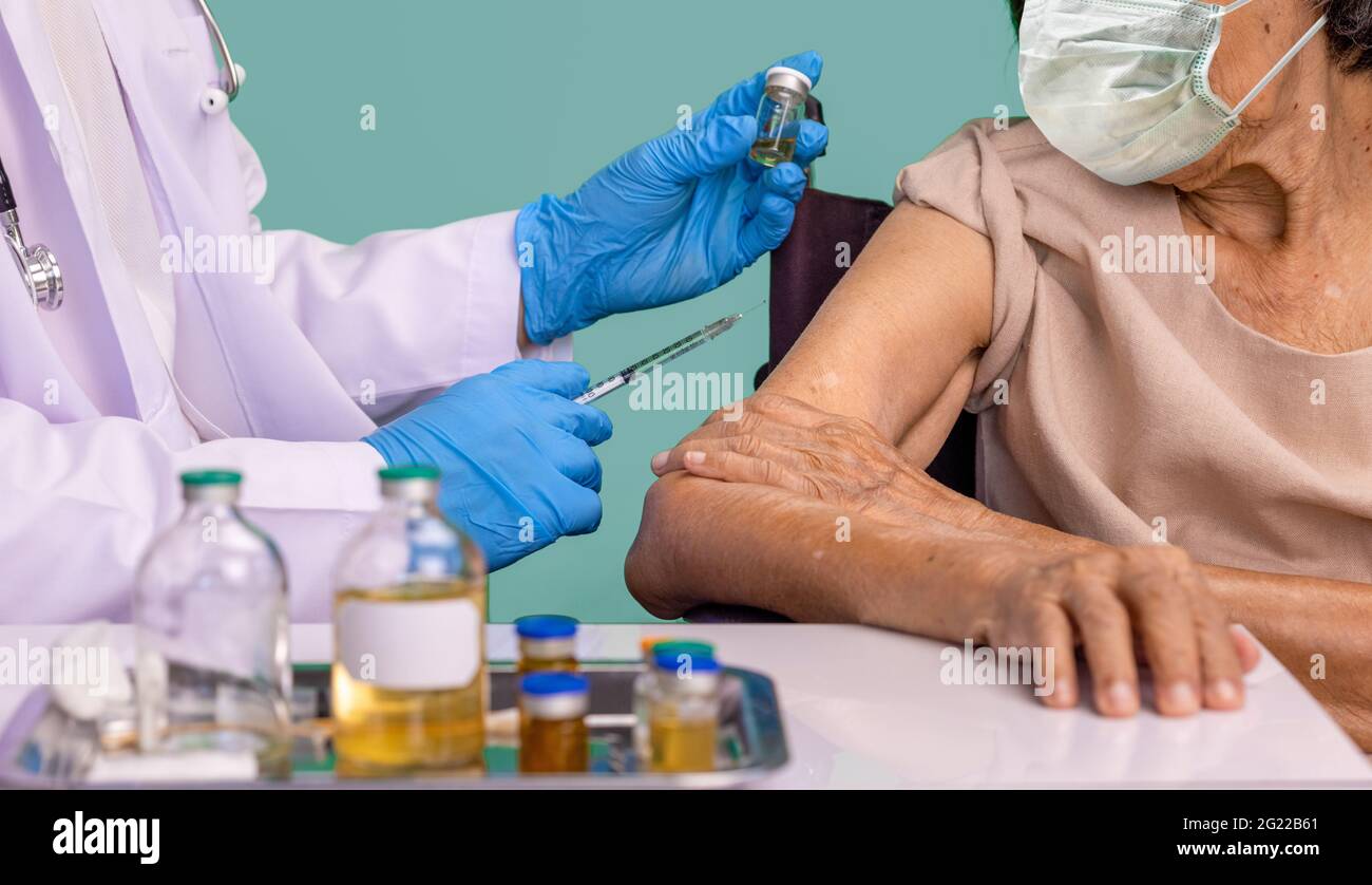Indian doctor injection hi-res stock photography and images - Alamy