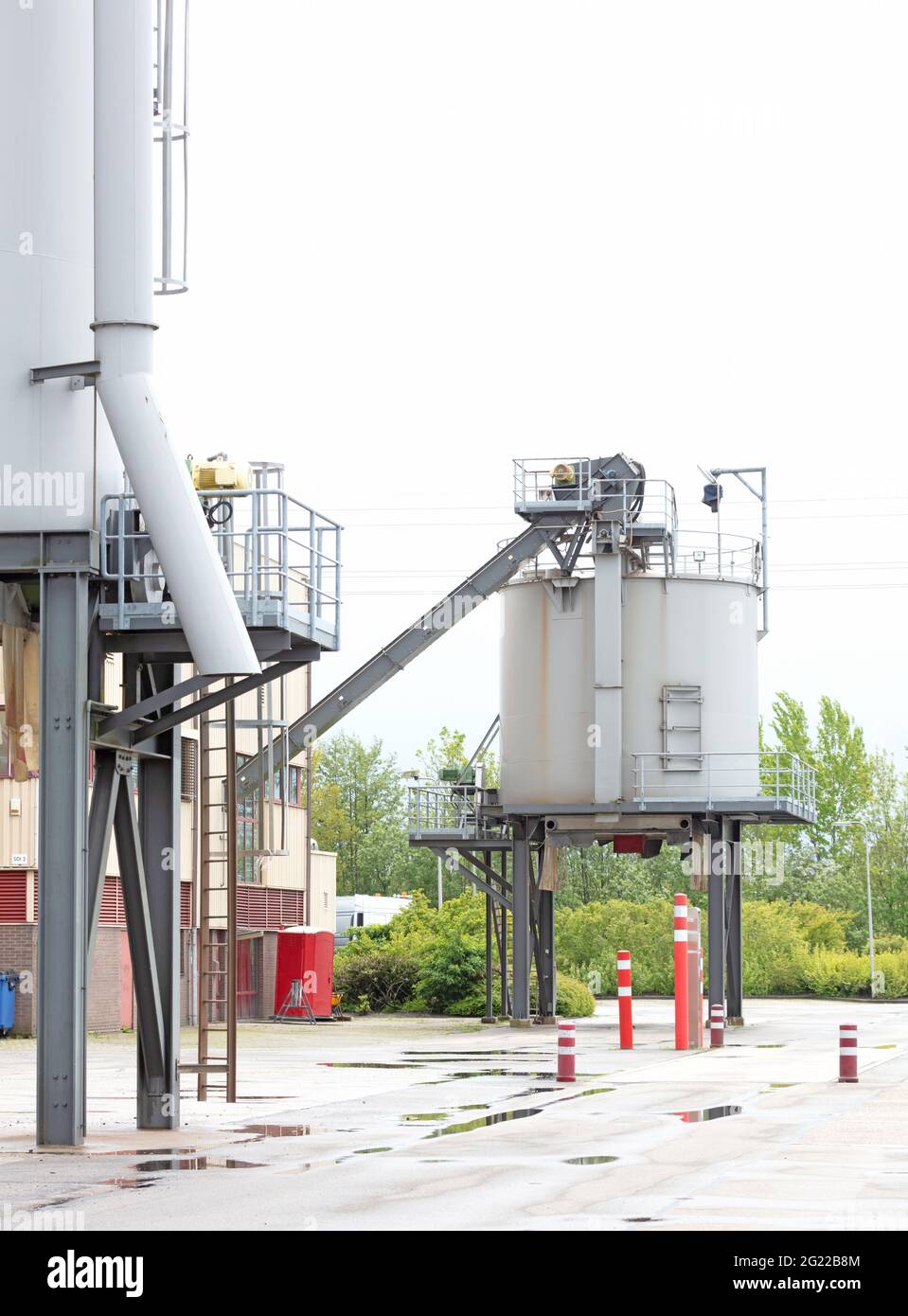 Mechanical conveyor hi-res stock photography and images - Alamy