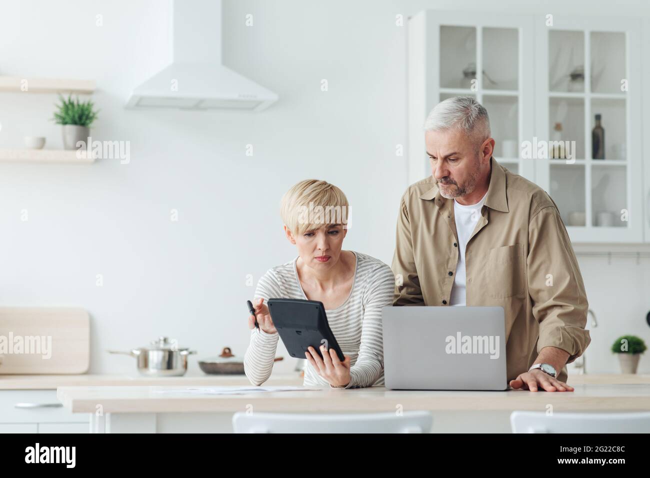 Financial difficulties hi-res stock photography and images - Alamy