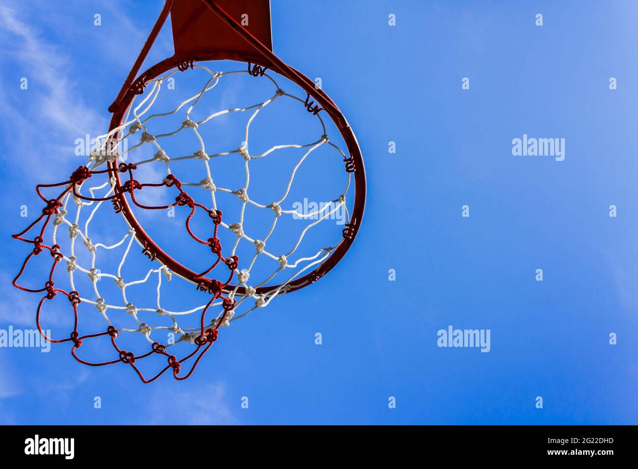 A view of a basketball hoop from below Stock Photo - Alamy