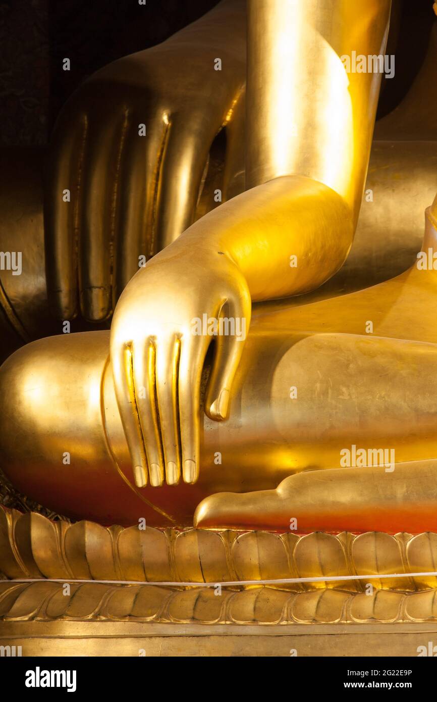 Buddhist statue hand hi-res stock photography and images - Alamy