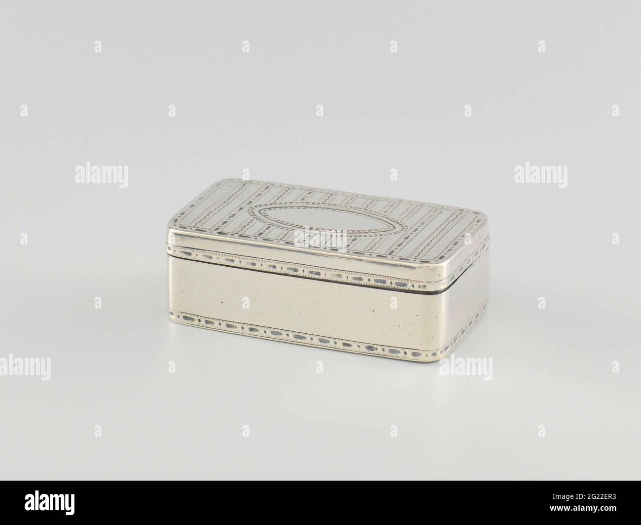 Snuff box. Snuff box of partially gold-plated silver. Rectangular with ...