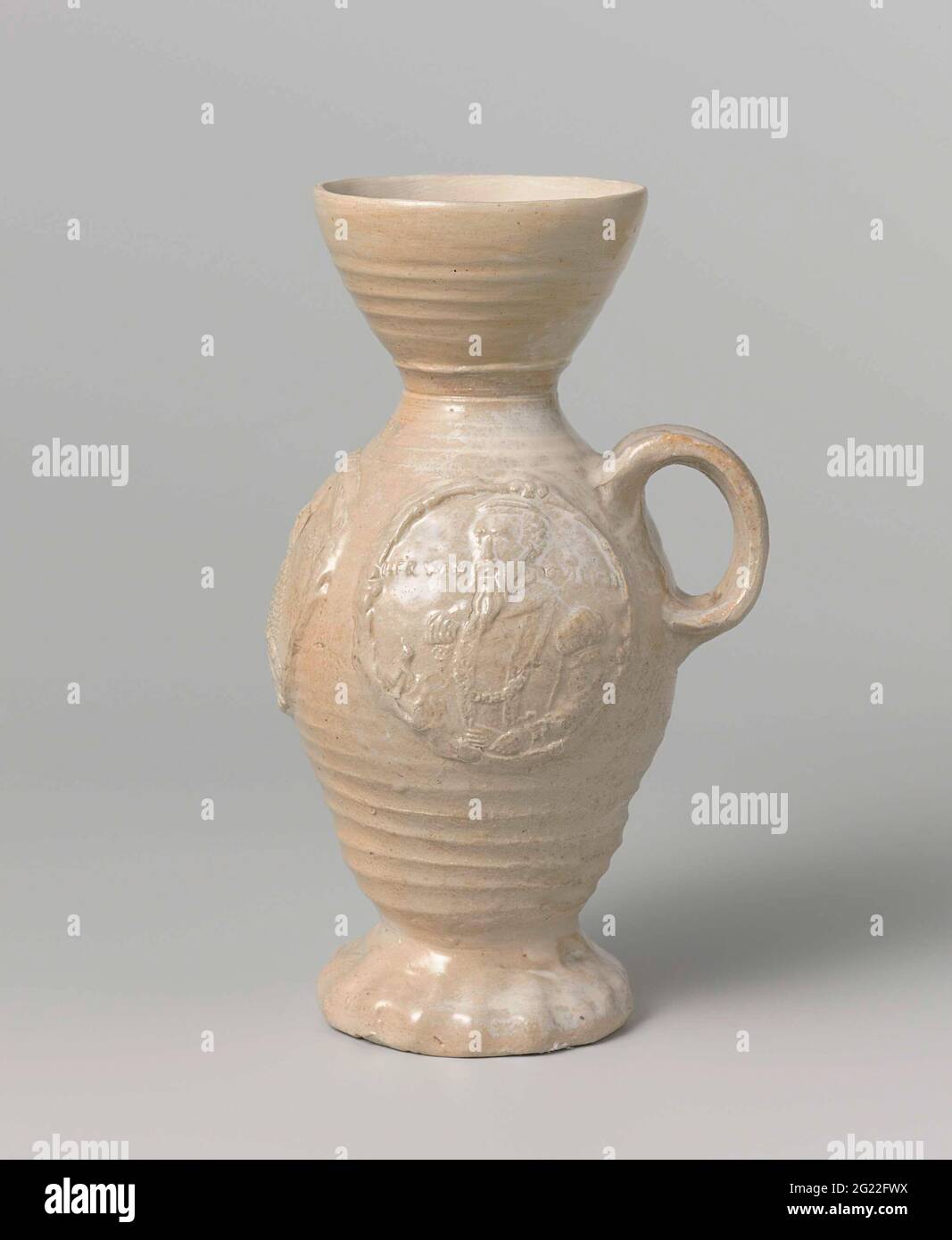 Belly shaped mountain hi-res stock photography and images - Alamy