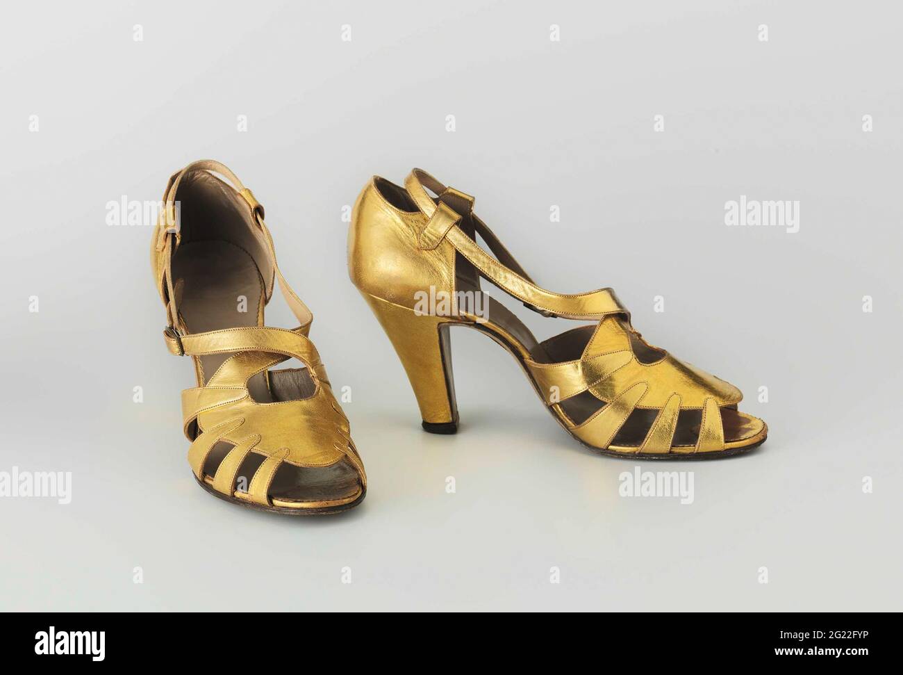 Ladies shoe of gilt leather with open toe with eight tong-shaped tires ...