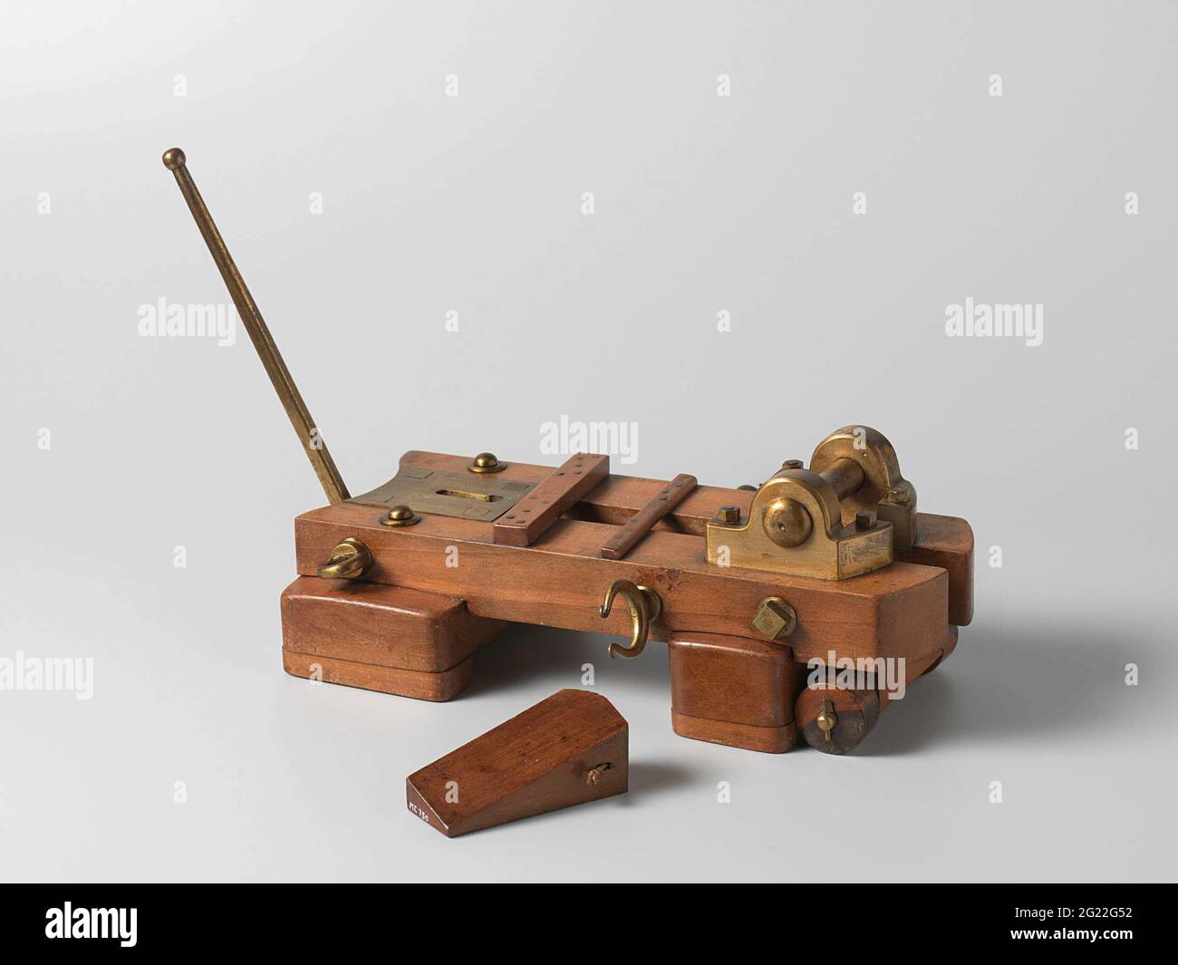 Model of a Carriage for a 30-pounder carronade. Model of a shift ...