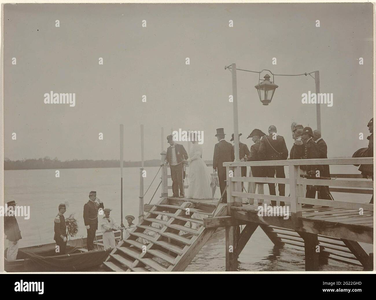 Queen's Day. P. Hofstede Crull and his wife have arrived at a wooden ...