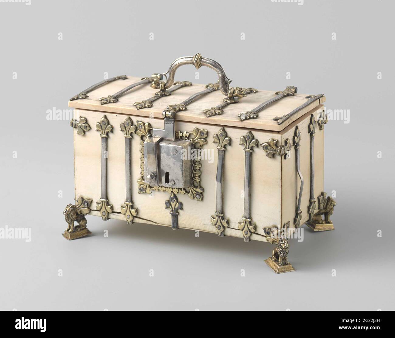 Silver reliquary shrine hi-res stock photography and images - Alamy