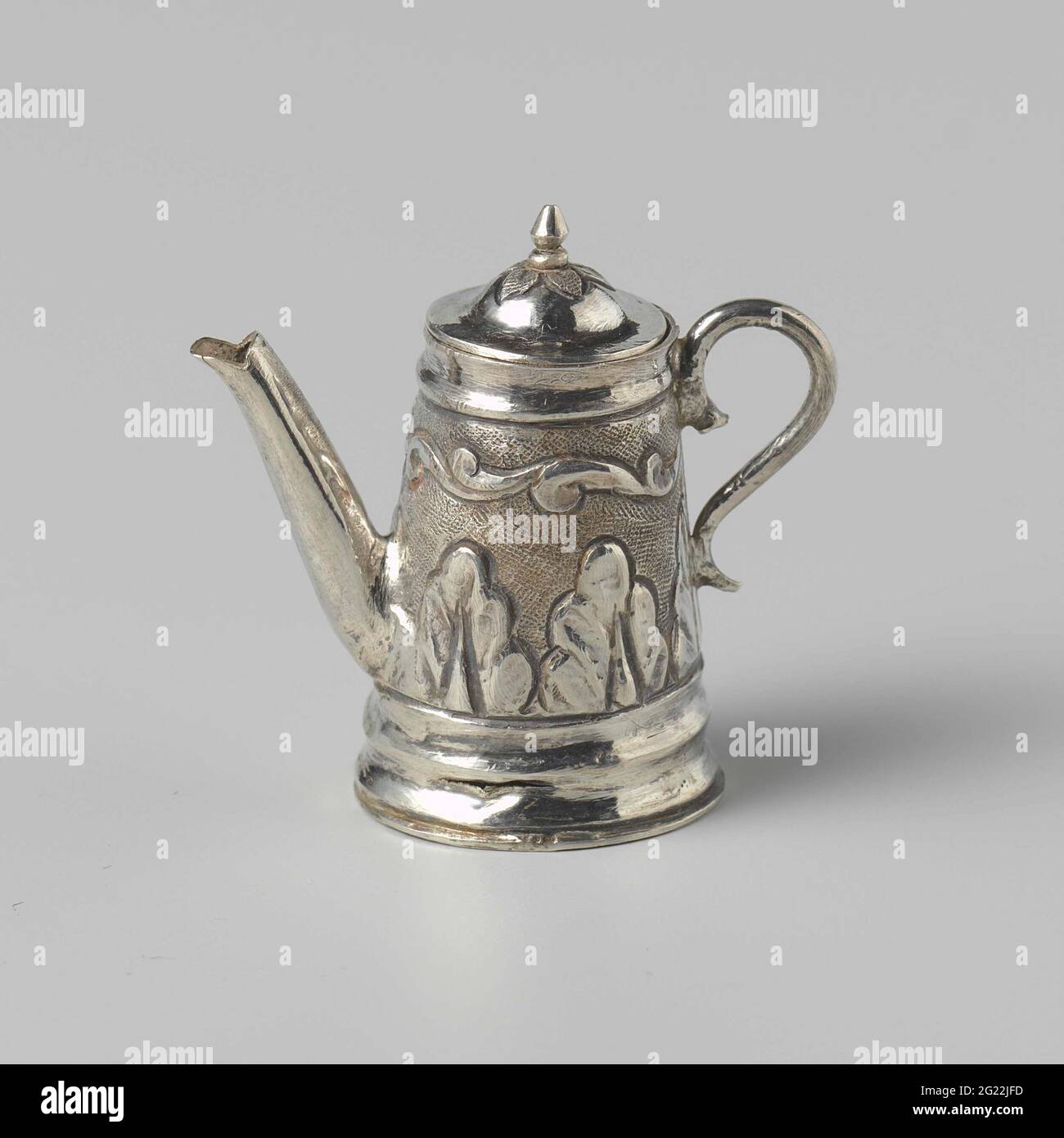 Cup shaped coffee pot hi-res stock photography and images - Alamy