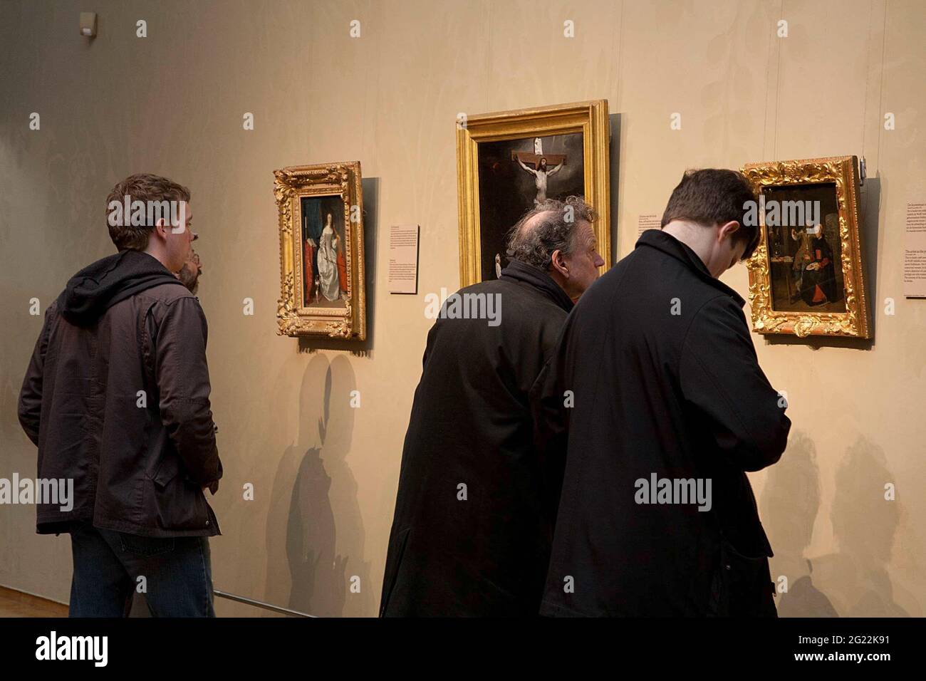 Four visitors for a wall with three paintings; Exhibition: Gabriël ...