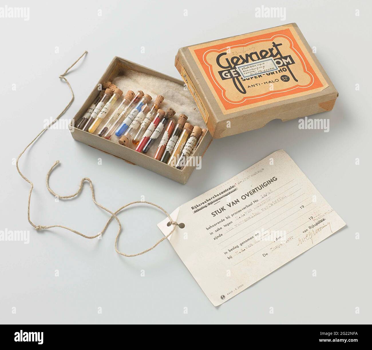 Label stuck on cardboard box hi-res stock photography and images - Alamy