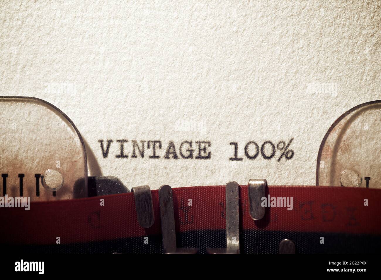 Vintage 100% text written with a typewriter Stock Photo - Alamy