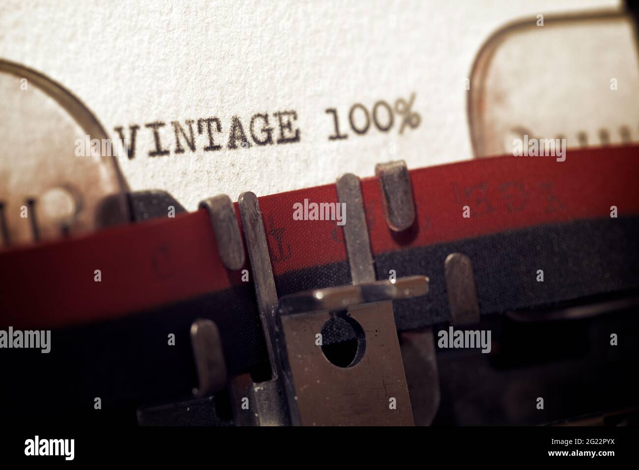 Vintage 100% text written with a typewriter Stock Photo - Alamy