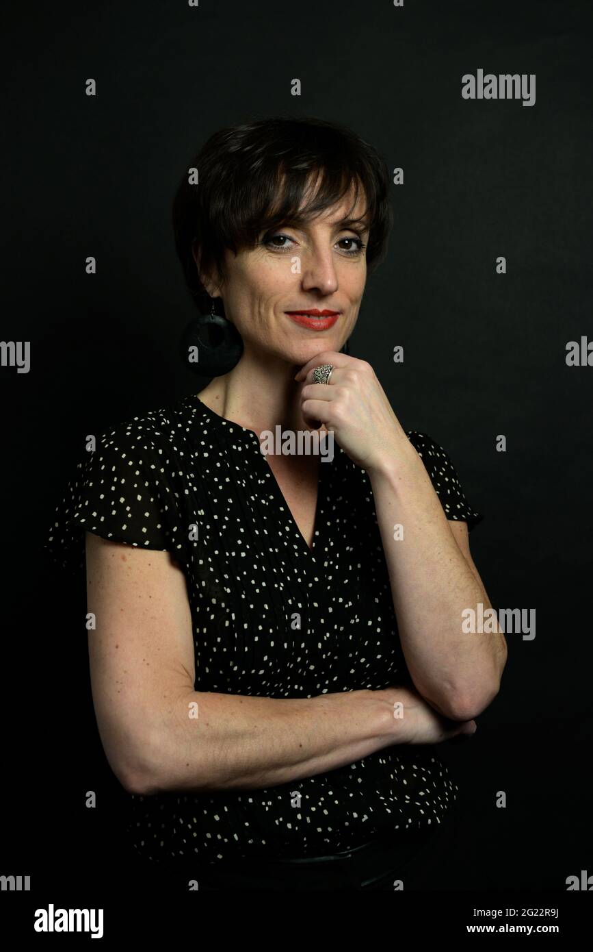 Caroline Montier sings Barbara Stock Photo - Alamy