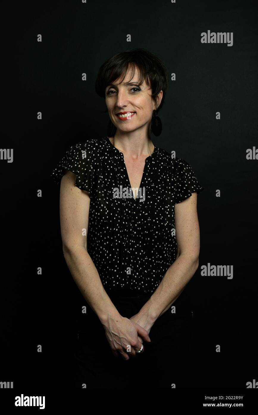 Caroline Montier sings Barbara Stock Photo - Alamy